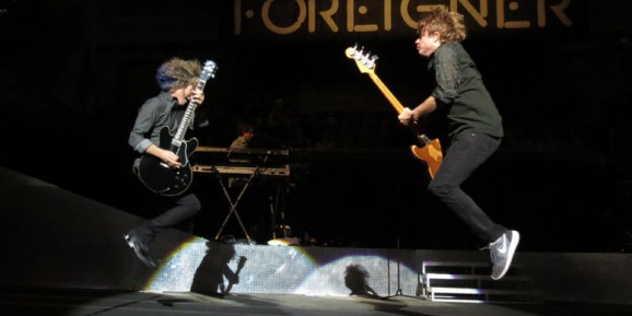 Jeff Pilson Keeps Flying From Stage Left to Stage Right (INTERVIEW ...