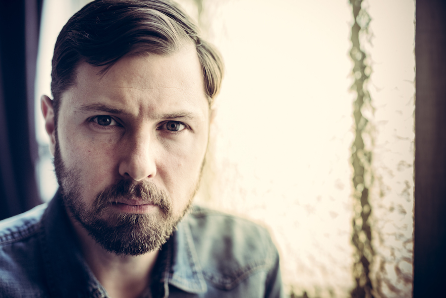 SONG PREMIERE: Tom Rhodes Crafts Laid Back Americana On "Crumbling Road ...