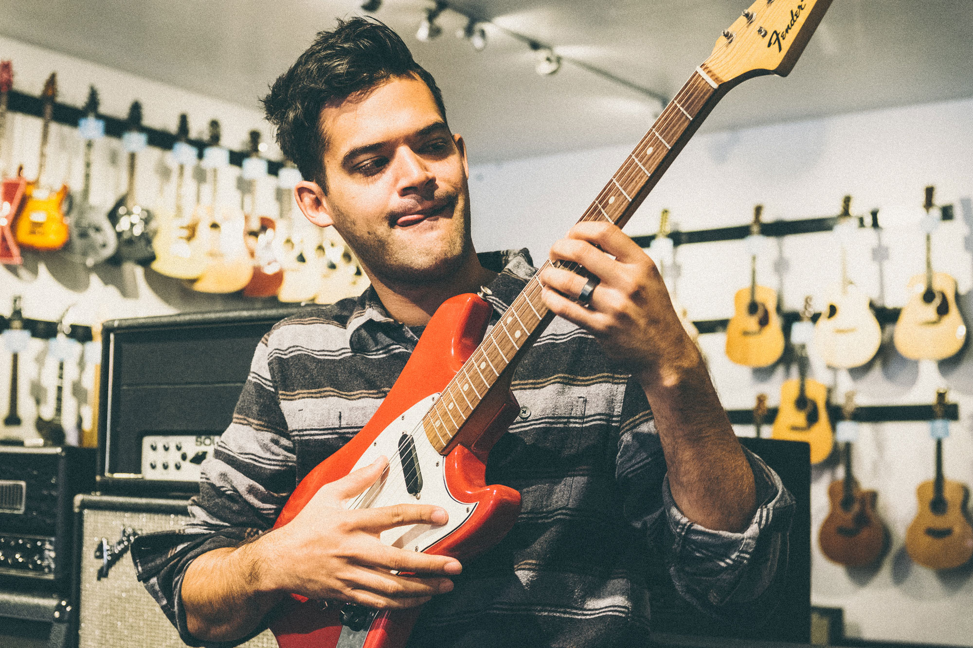ALBUM PREMIERE: Alex Pinto Builds Dreamy Soundscapes of Blues And Jazz ...